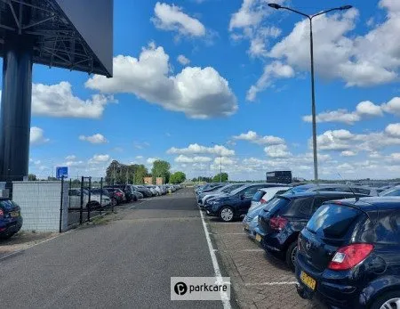 Parkeren Maastricht Airport P1 » Info, Tarieven & Online Boeken